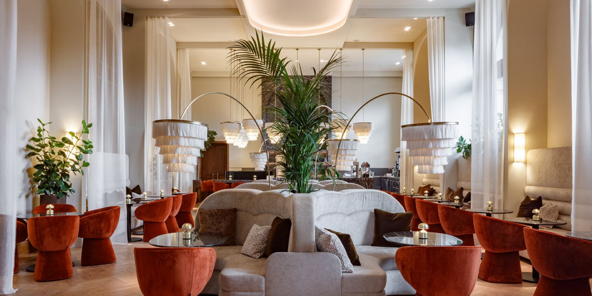 Madonna Grand Café, Restaurant, Bar